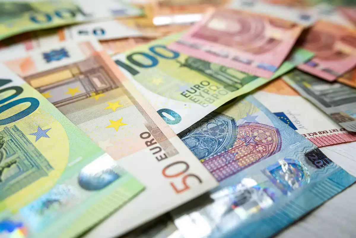 Sarah Knafo crée un tollé : elle dévoile un plan pour économiser 63 ...